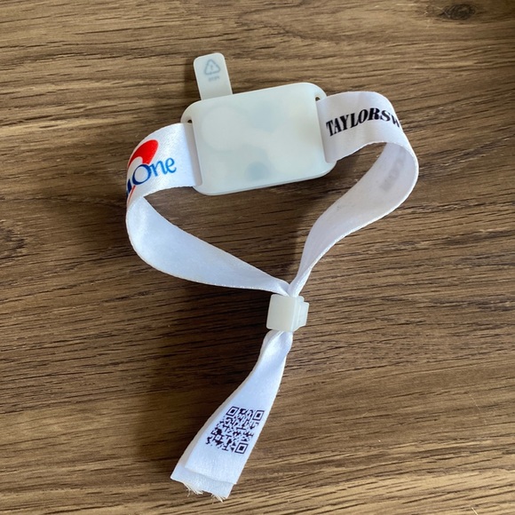 Jewelry | Taylor Swift Eras Tour Light Up Bracelet From Metlife | Poshmark